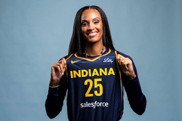 Steve Sarkisian's wife Loreal announces WNBA star as first new client ...