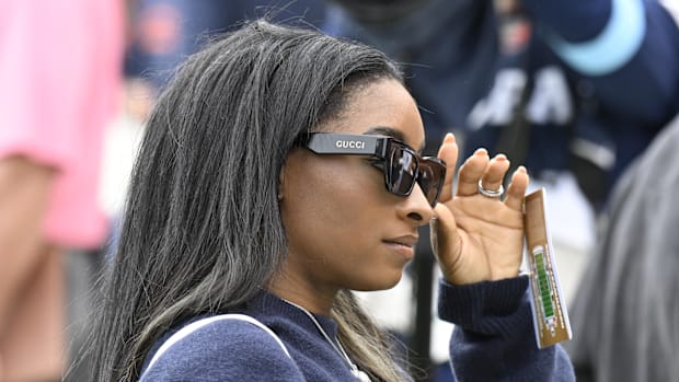 Simone Biles, Jonathan Owens drop baecation pics during Bears bye week