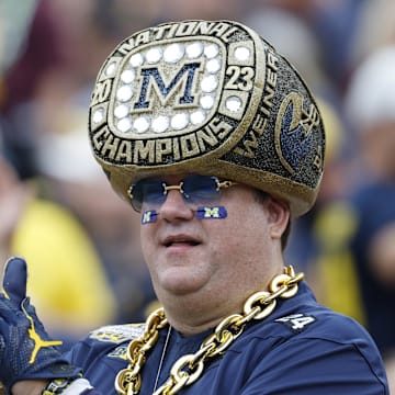 Michigan football pursuing Michigan State 2026 LB commit Bryalon Hodge