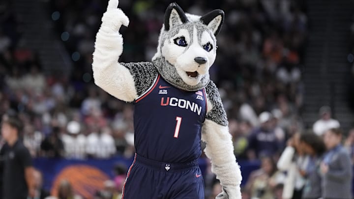 UConn Huskies, Geno Auriemma Land Intriguing Transfer Guard