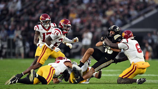 Why USC Linebacker Eric Gentry is Key for Trojans' Defense