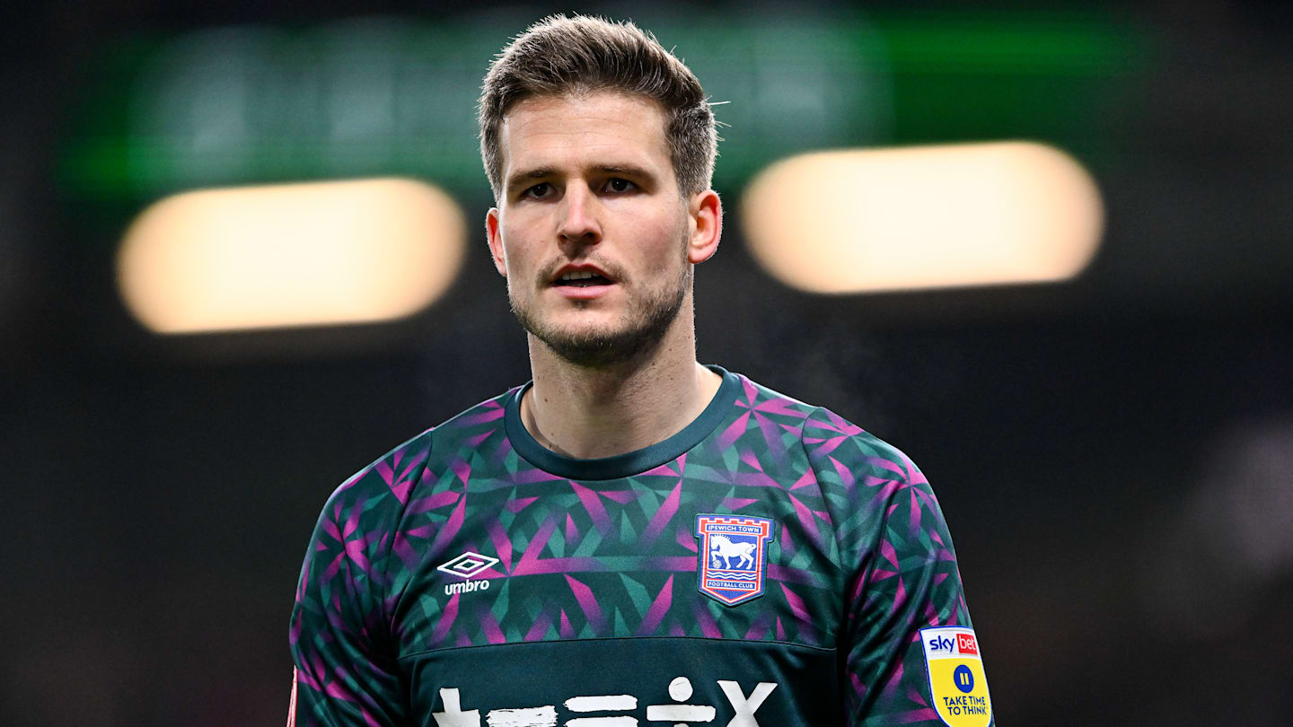 Ipswich Town goalkeeper could sign pre-contract with Celtic