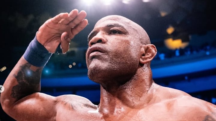 Terrifying UFC legend returns at 48 to deliver stunning bare knuckle ...