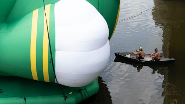 Dan Lanning Reacts to Oregon Ducks Fans Asking for Inflatable Duck ...