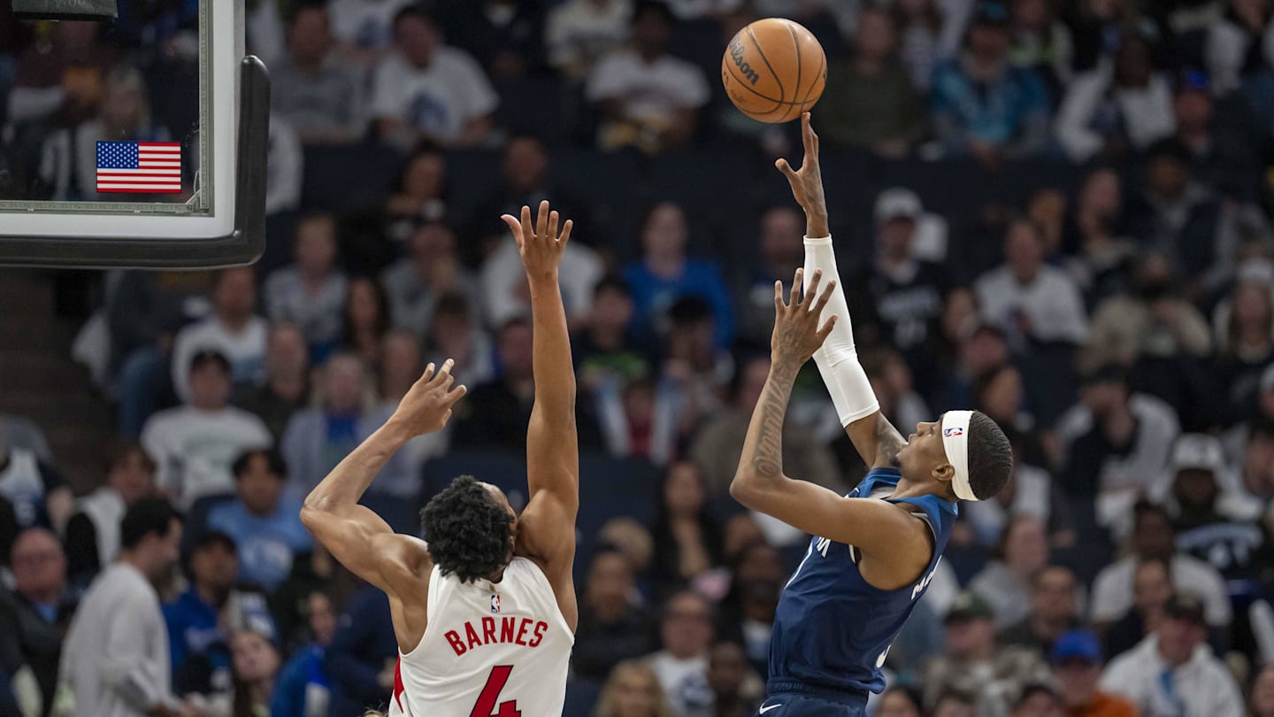 Opening minutes of Raptors game showed what Wolves offense can be