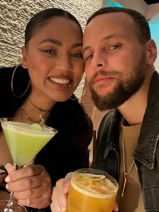 Ayesha Curry shares amazing 19-year-old baby face Steph pic as college ...
