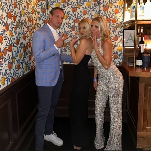 Lane Kiffin’s daughter Landry crushes dad at dinner in low-cut black top