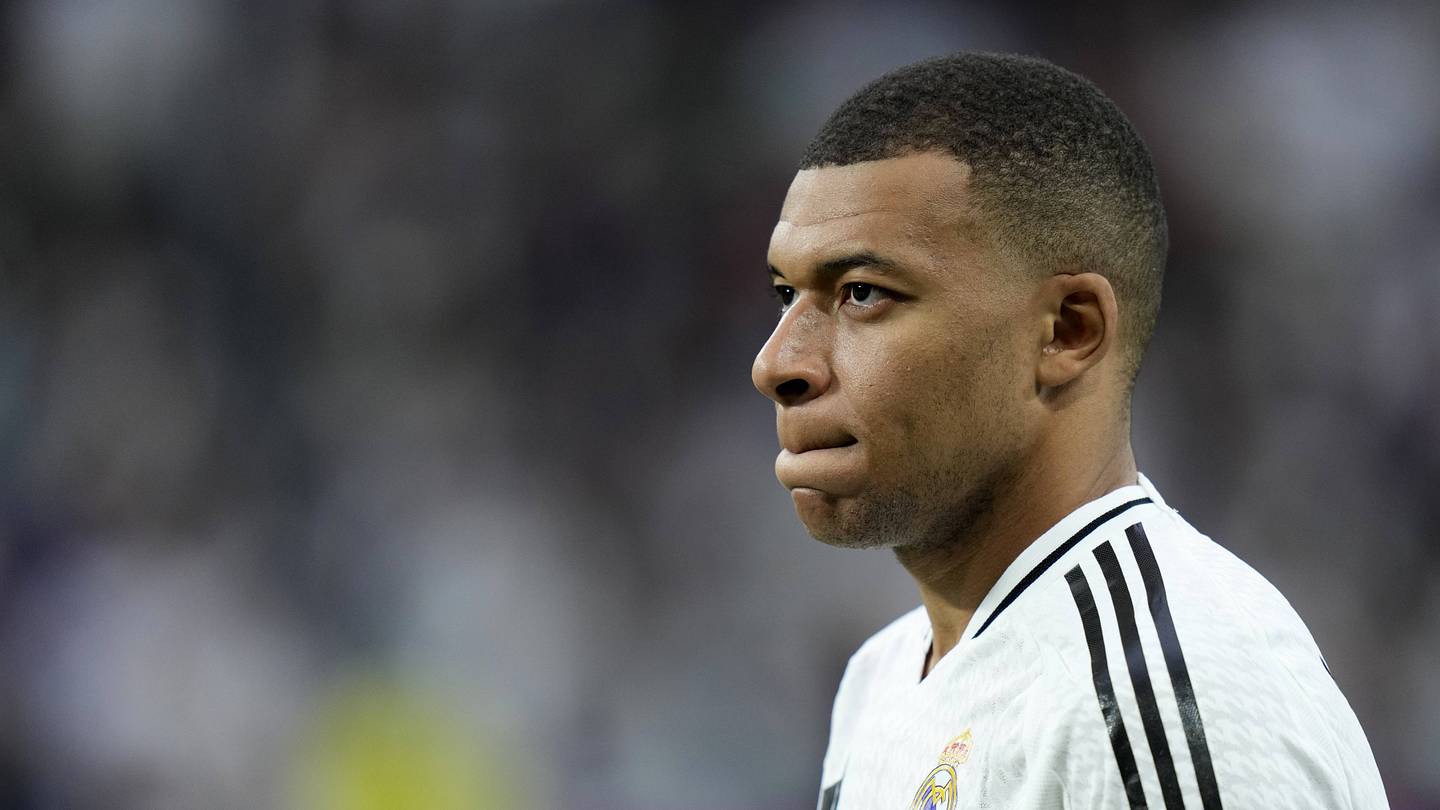 Barcelona Chief Calls Kylian Mbappe’s One-Game Ban a ‘Disgrace'