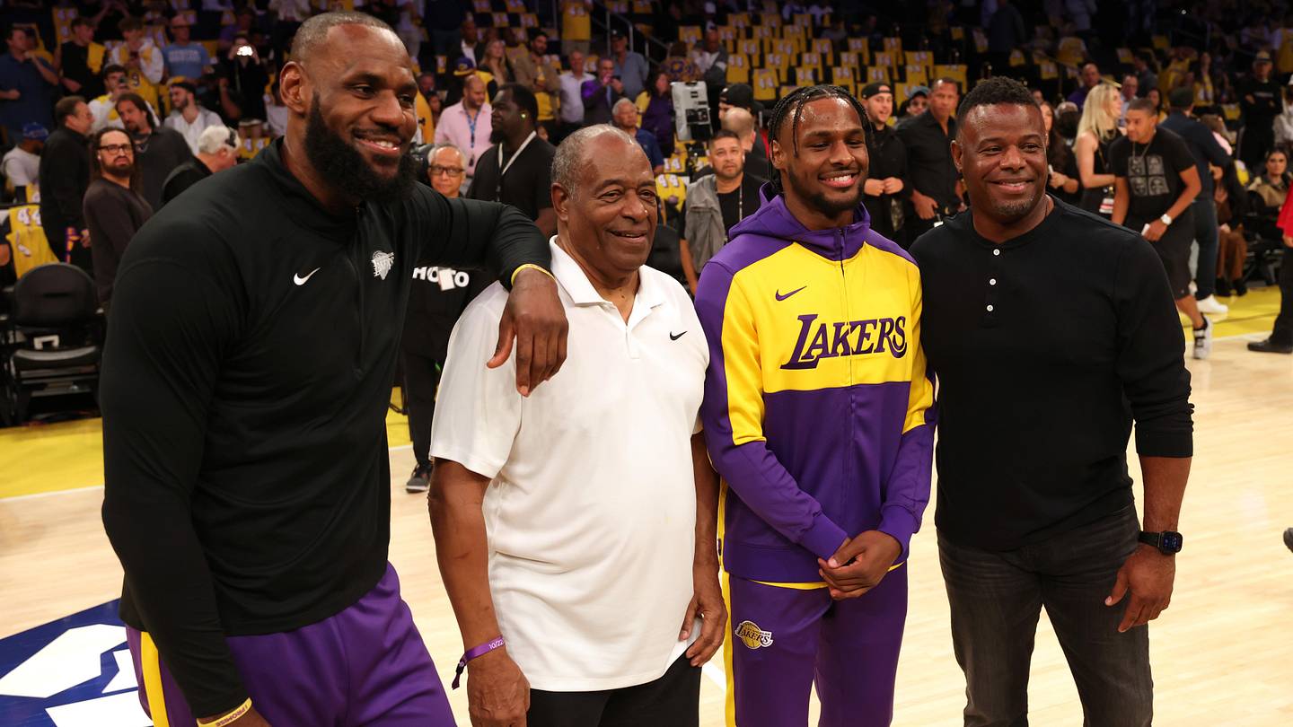 The original father-son duo shows up for iconic NBA moment for the ...