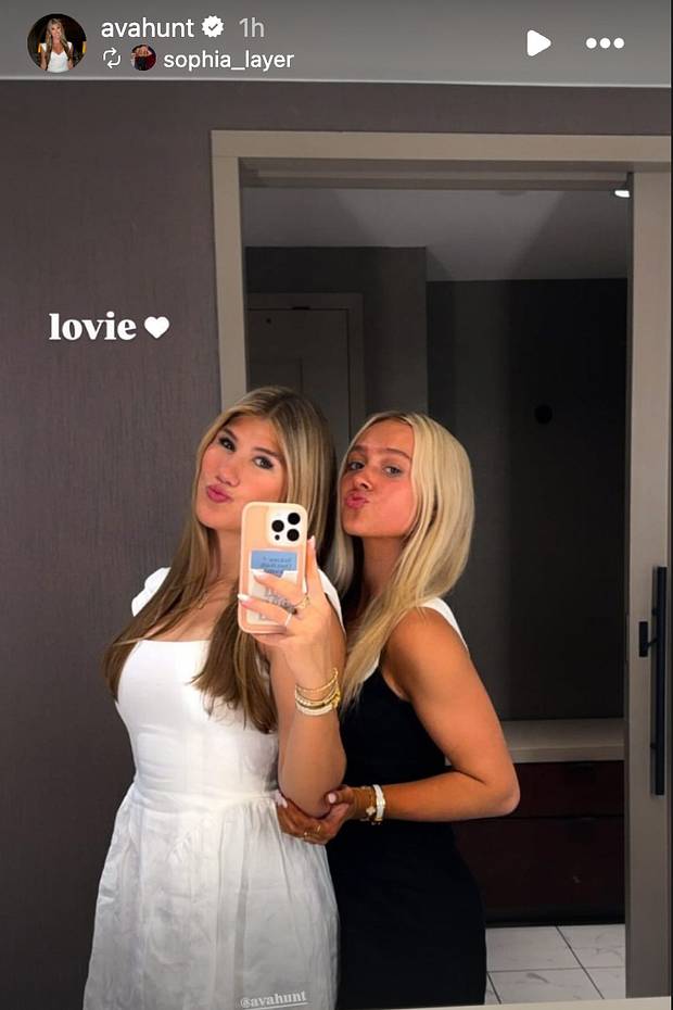 Gracie Hunt's sister Ava Hunt posts kissy selfie with SMU cheerleader ...