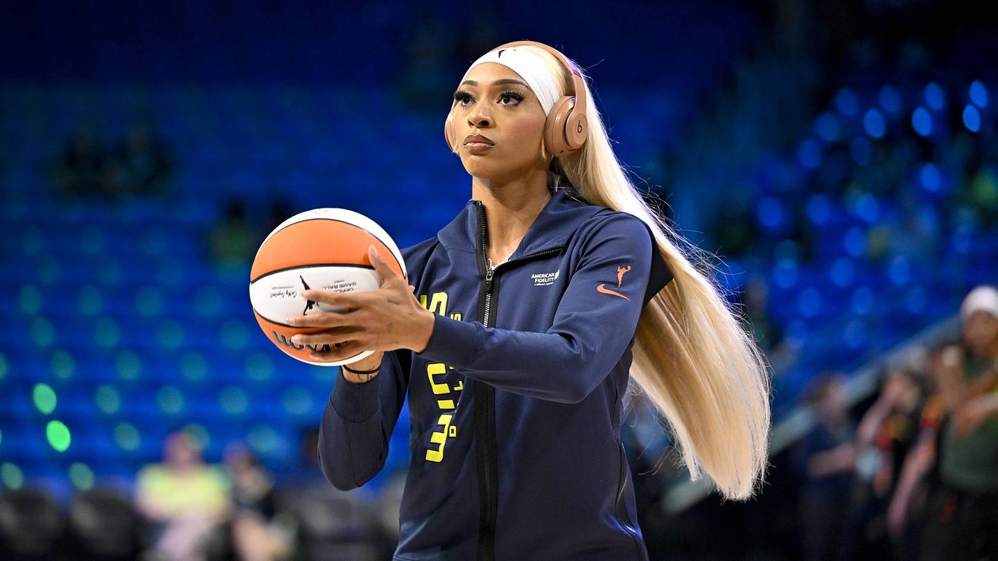 WNBA star DiJonai Carrington rips ref for calling security after Wings ...