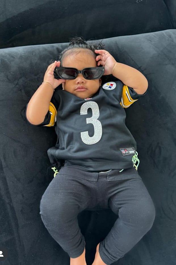 Ciara goes adorable twins with baby Amora looking just like dad Russell ...