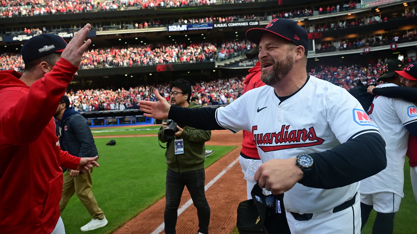 Guardians’ Stephen Vogt, Brewers’ Pat Murphy Named MLB Managers of the Year