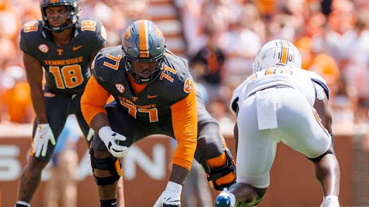 Tennessee OL, Larry Johnson Enters the NCAA Transfer Portal
