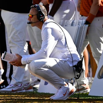 Arch Manning Struggles Mightily in First Half Against UTEP as Fans Boo