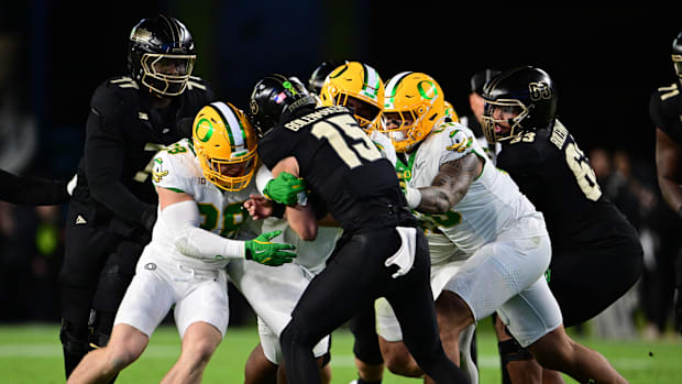 Oregon Ducks' Defense Earns First Road Shutout Since 1992 In Dominant ...
