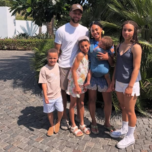 Stephen Curry’s daughters Riley and Ryan shock with height in new ...