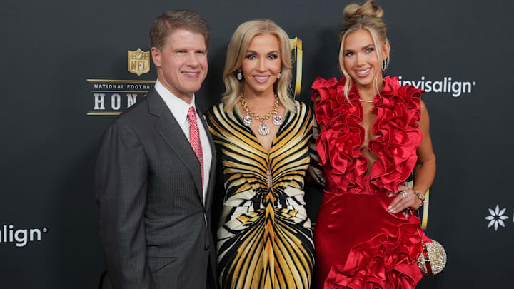 Chiefs owner's wife Tavia Hunt turns heads in bold print dress with ...