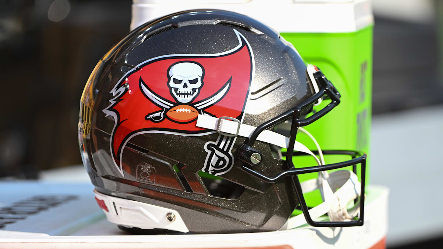 Buccaneers Running Backs Coach Collapses During Team Walk-Through