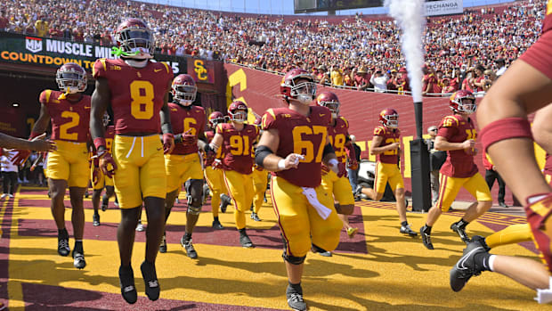 Viliami Moala Flips Commitment From 'Dream School' USC Trojans to ...