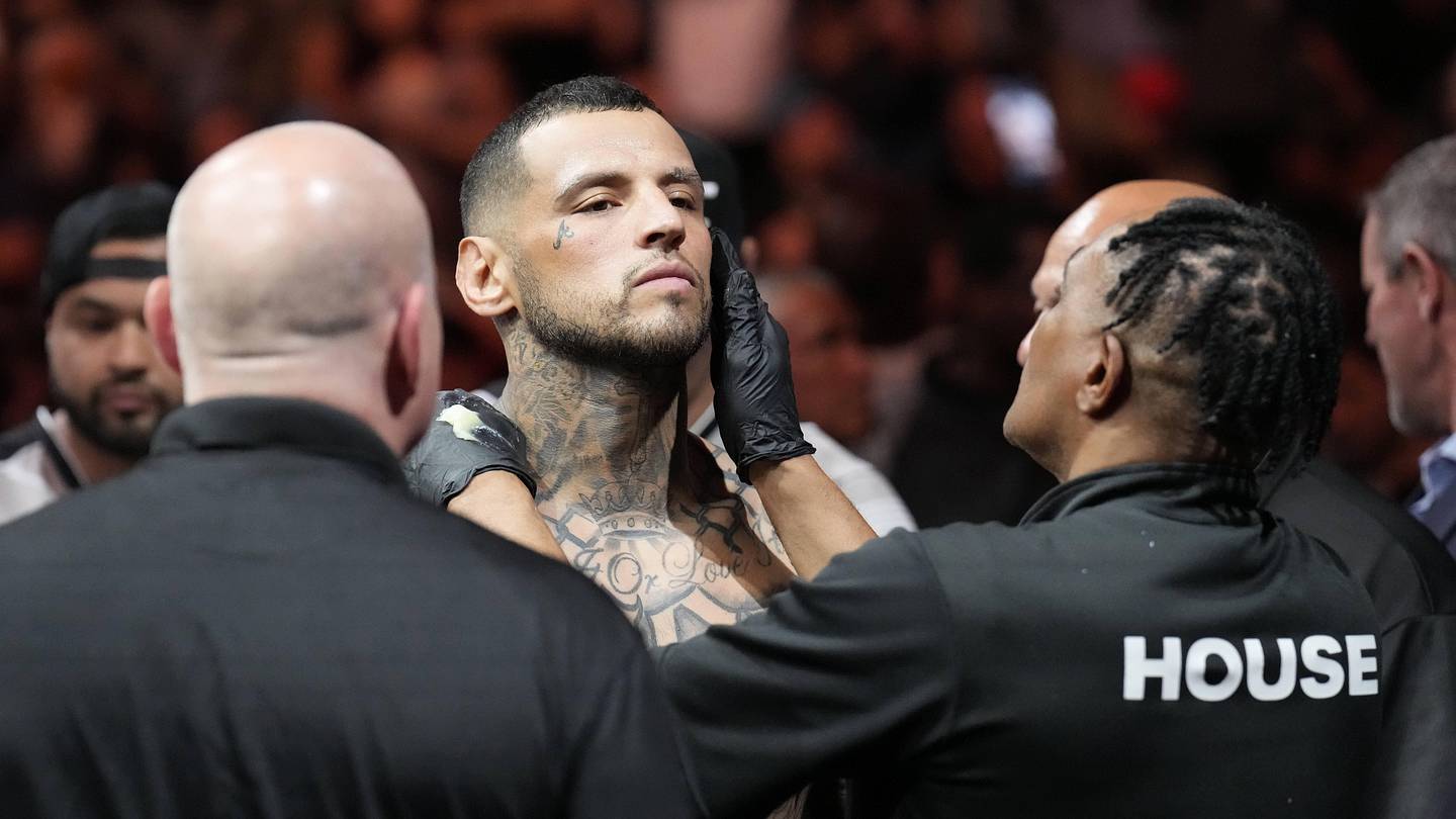 UFC News: Daniel Rodriguez Suspects Kelvin Gastelum of Foul Play for ...