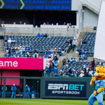 Royals Reportedly Keeping Tabs On Veteran Brewers Slugger