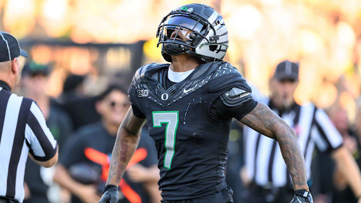 Dallas Cowboys To Draft Electric Oregon Ducks Receiver Evan Stewart ...