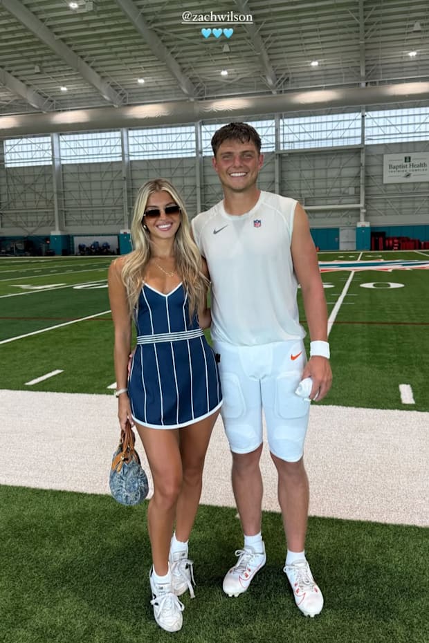 Zach Wilson’s wife Nicolette stands out in ab-revealing Dolphins fit vs ...