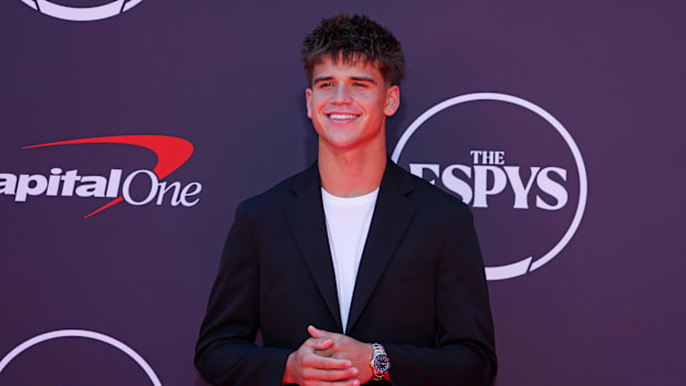 Oregon Ducks Shutting Down Recruiting Interest in Five-Star Quarterback?