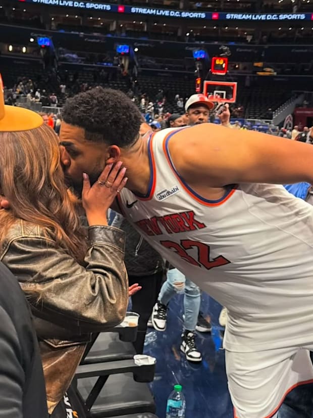 Knicks WAG Jordyn Woods shares her 'Aunt Sarah' dies from cancer, as ...