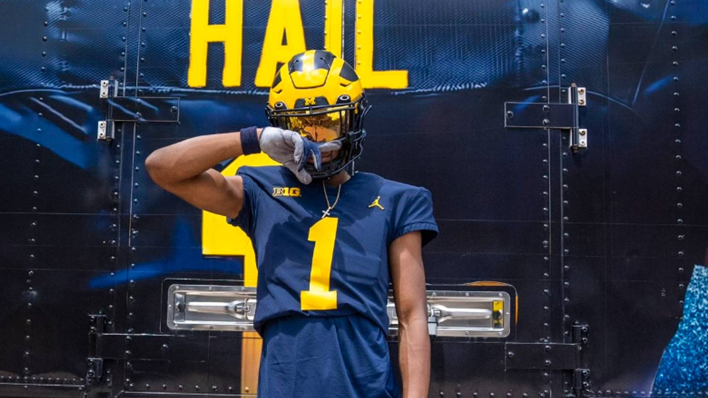Michigan Football officially signs 2025 DB Elijah Dotson