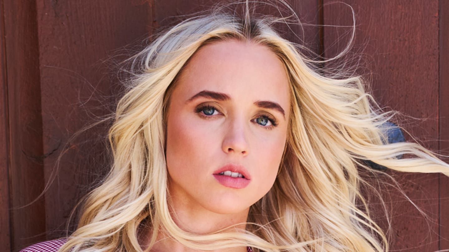 Hailey Van Lith Brings Back Beloved Summer Fabric for Beach-Ready Photo ...