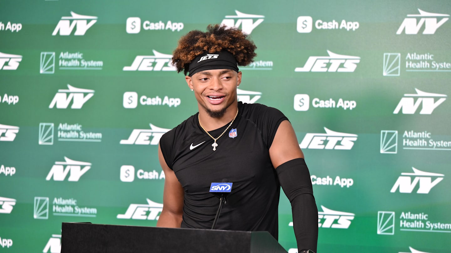 NFL Writer Suggests Jets Need To Replace Justin Fields