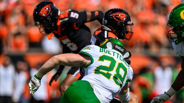 Oregon Ducks Dominate Oregon State Beavers in Autzen Stadium