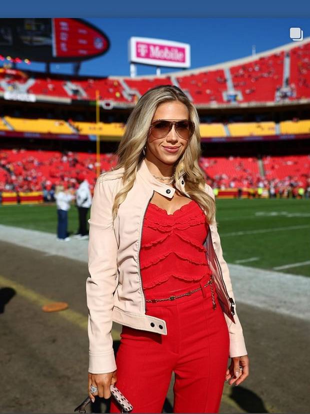 Gracie Hunt crushes in low-cut Sunday red top for Broncos-Chiefs