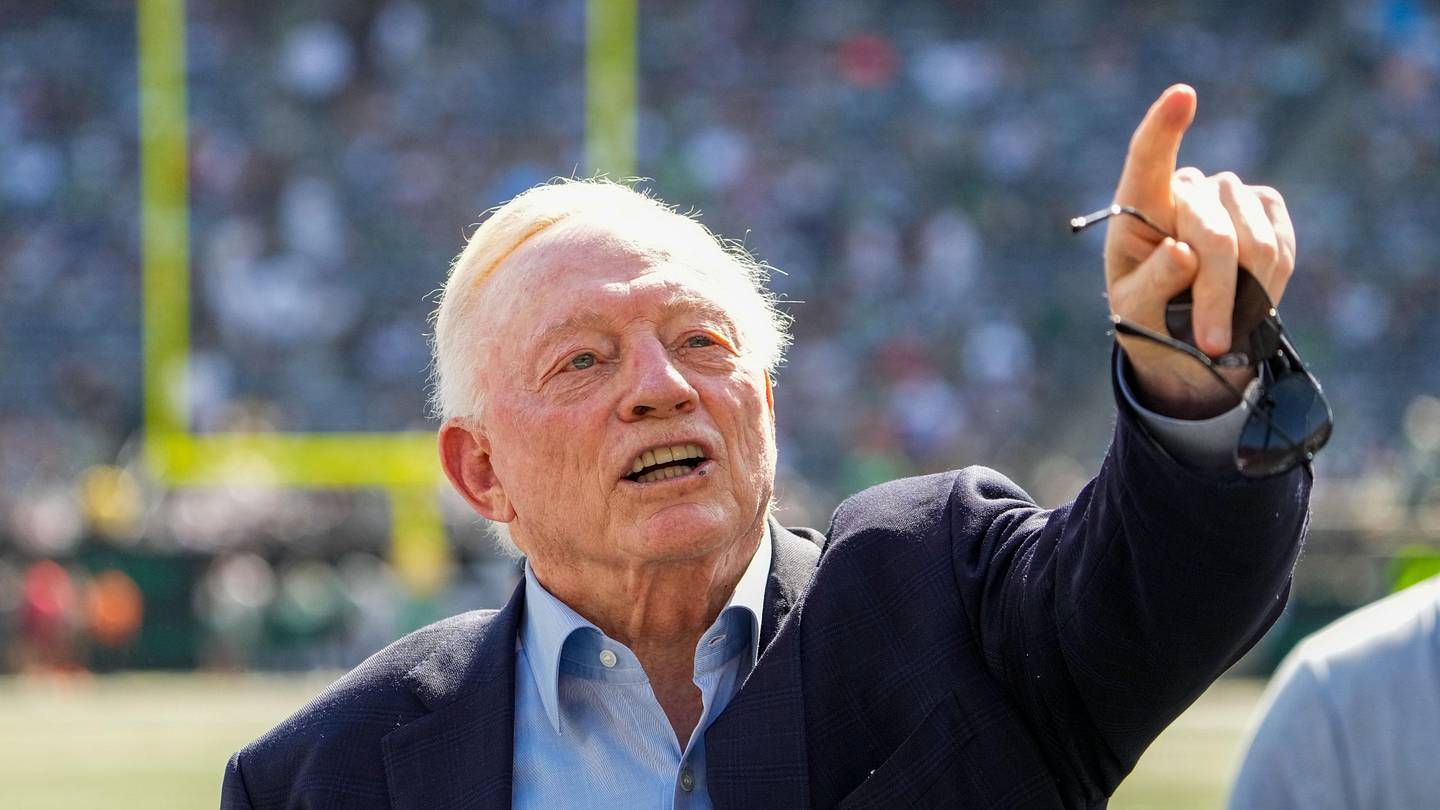 Dallas Cowboys 'on the hunt' for impact defensive player, per NFL insider