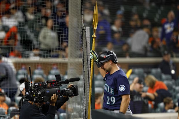 Cal Raleigh's gf Hannah has two-words for Mariners star at Game 4 vs ...