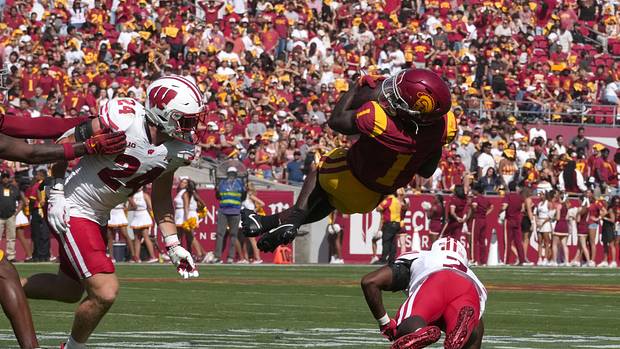 USC Trojans vs. Wisconsin 3 Instant Takeaways: USC Offense Heats Up In ...