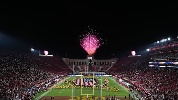 USC Trojans Offense Dominates Rutgers: 'Sharp, Aggressive' Lincoln ...