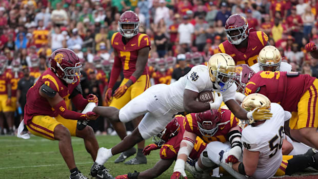 Notre Dame Fighting Irish Jeremiyah Love Out With Knee Injury Vs. USC Trojans