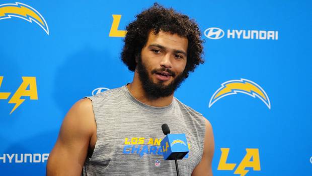 Los Angeles Chargers Re-Sign Troy Dye To $5.5 Million Deal Despite ...