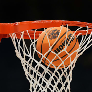 Robert Sacre thinks Courtney Vandersloot is the greatest Zag of all ...