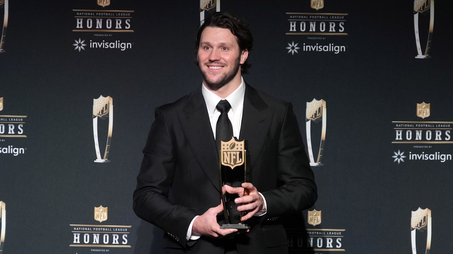 Josh Allen's college coach uses old QB film to inspire current MSU players