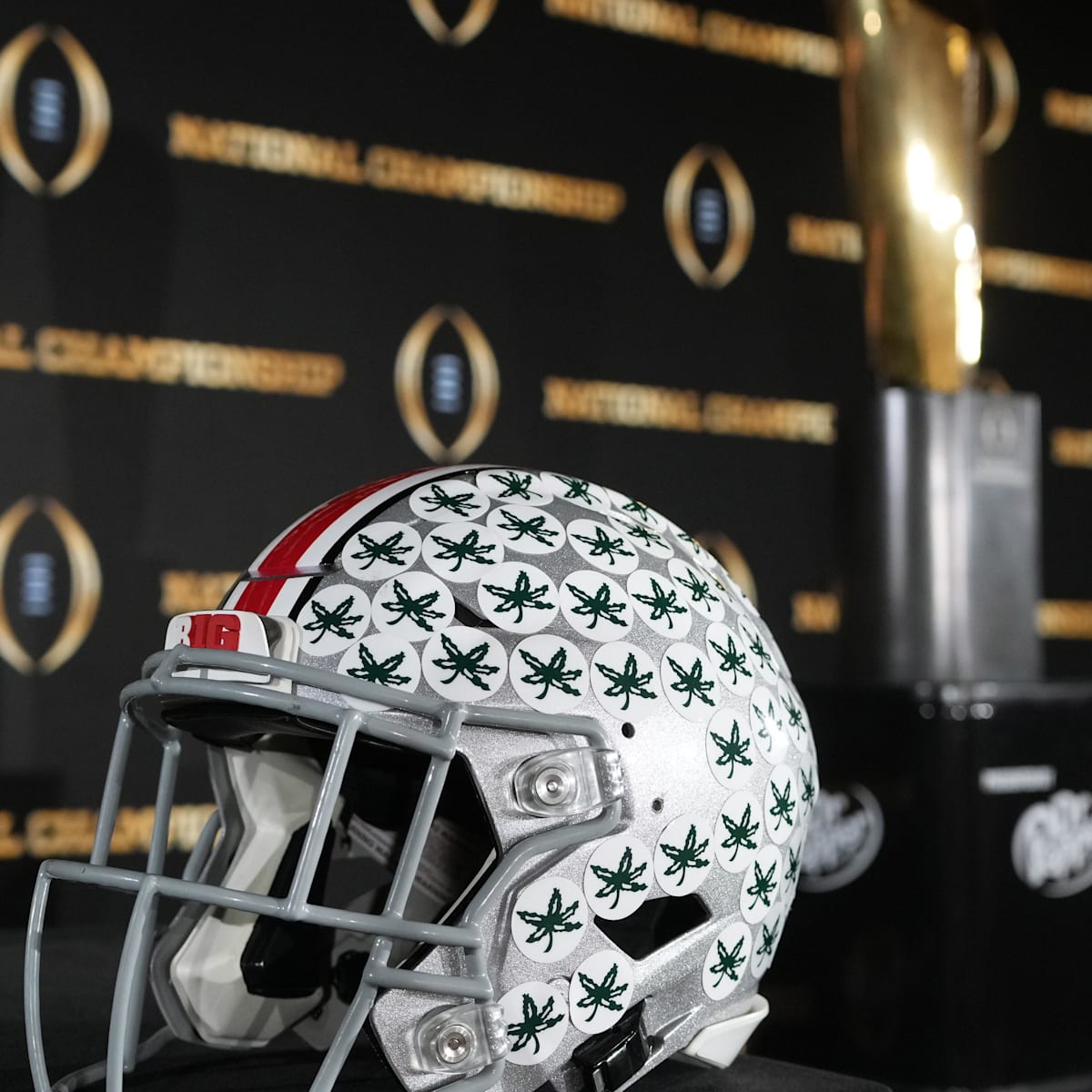 ohio state football player coloring page