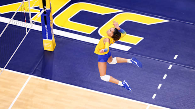 No. 4 Pitt Panthers Volleyball Sweeps Wake Forest