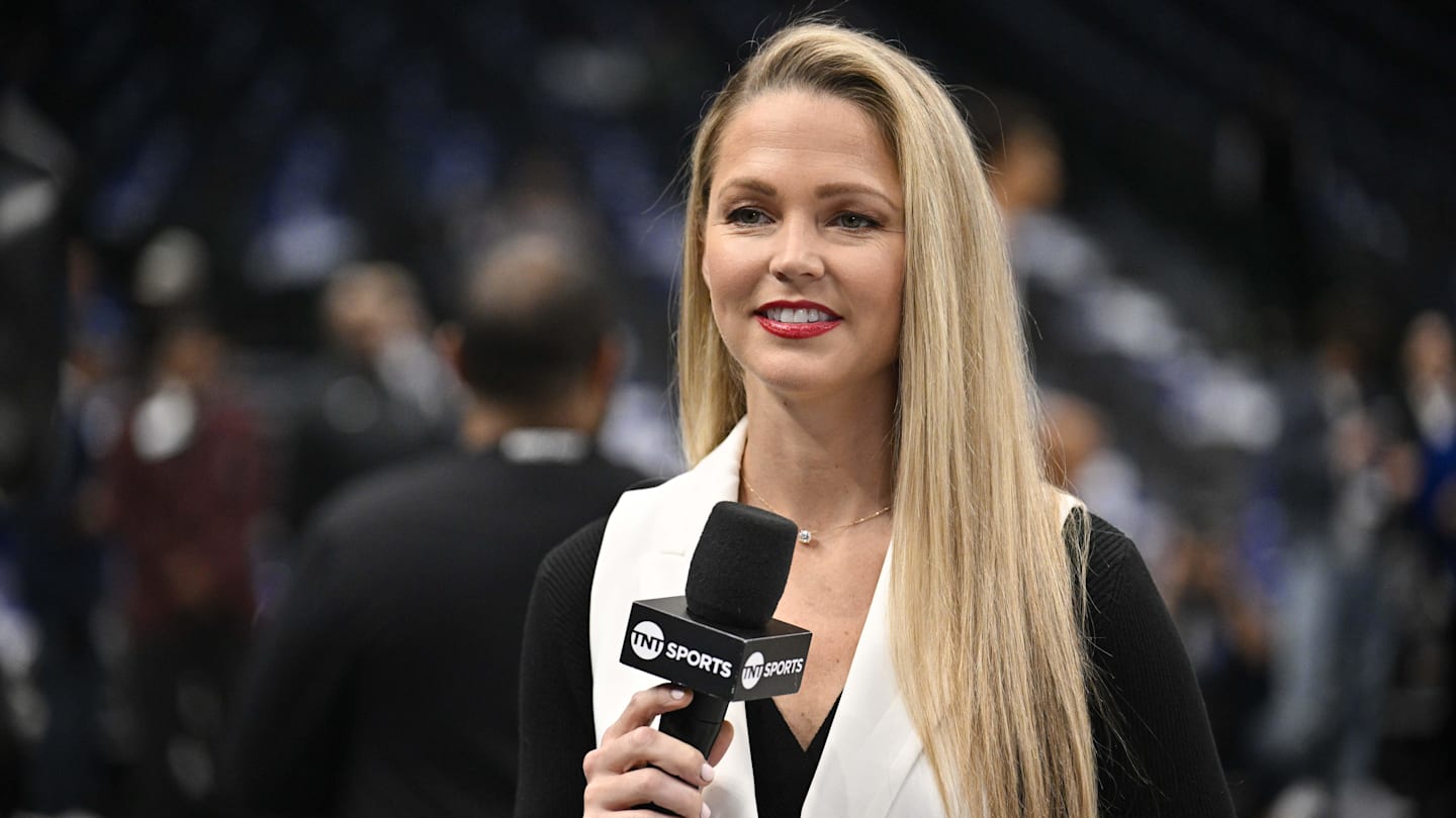 Victor Wembanyama’s freakishly large hand far bigger than Allie LaForce’s head