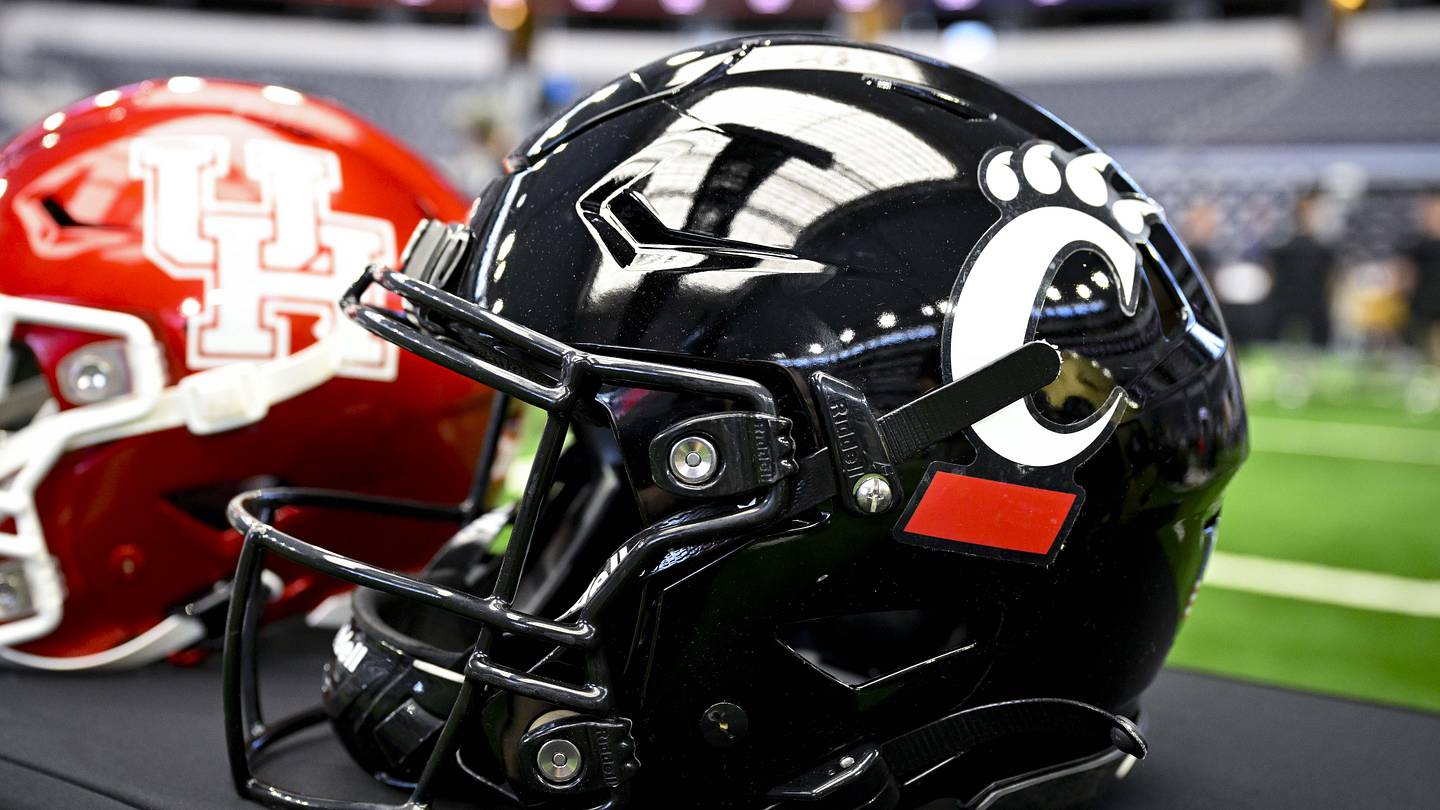Cincinnati Bearcats Get Commitment From Three-Star 2025 Edge Rusher Tim ...