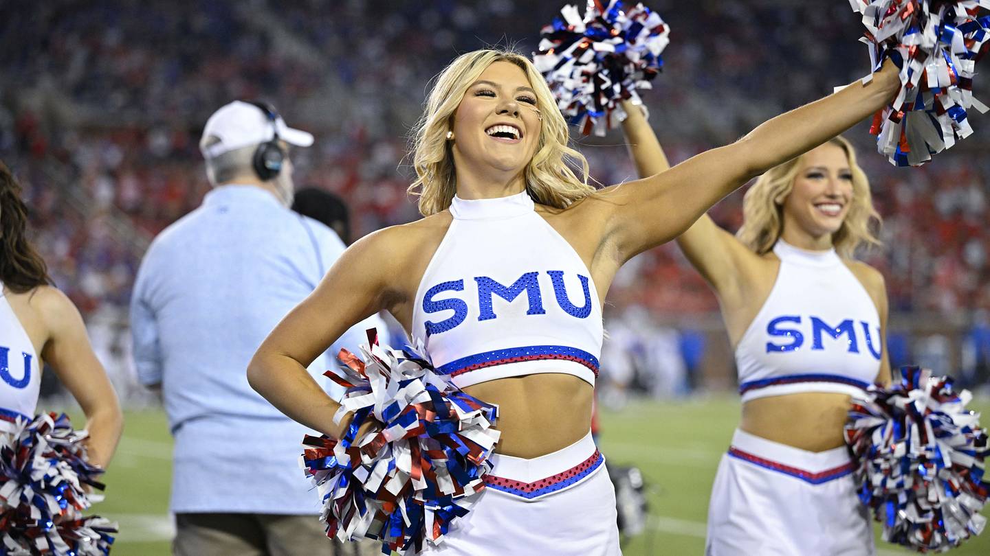 Ava Hunt, SMU cheerleaders charm in unis for 'once in a lifetime' VIP ...