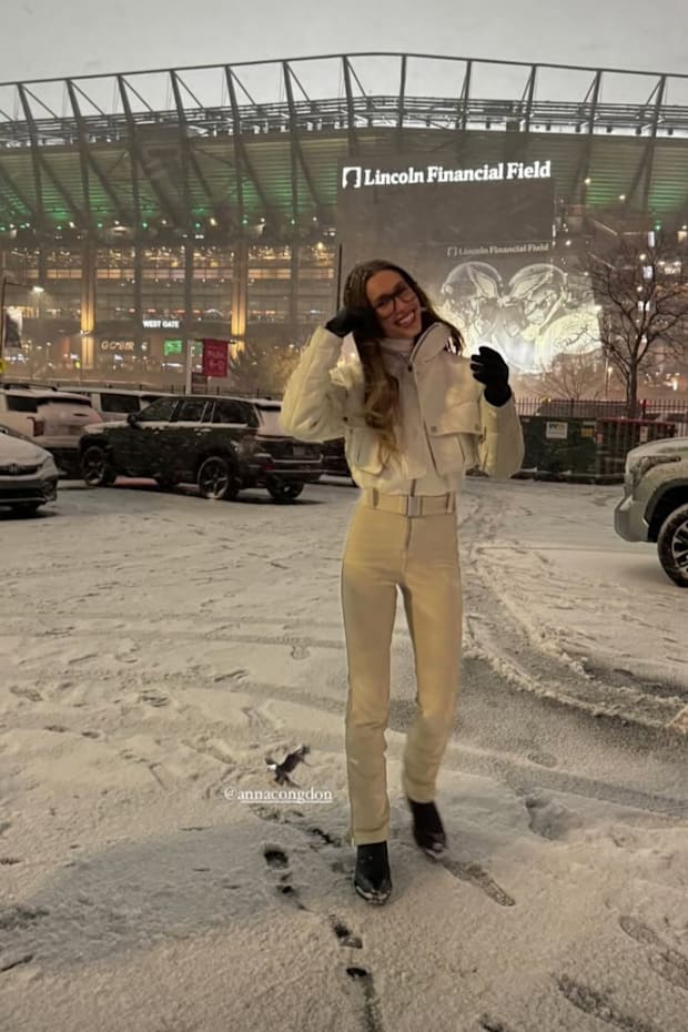 Saquon Barkley's girlfriend Anna Congdon rocks icy white fit for Eagles ...