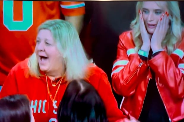 Ohio State QB Will Howard's gf stuns in Buckeyes red jacket celebrating ...